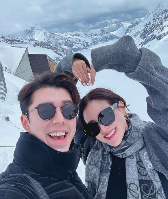 Cặp đôi Baifern Pimchanok và Nine Naphat chính thức chia tay